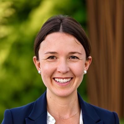 Sarah Hunt - Facebook, LinkedIn, Twitter